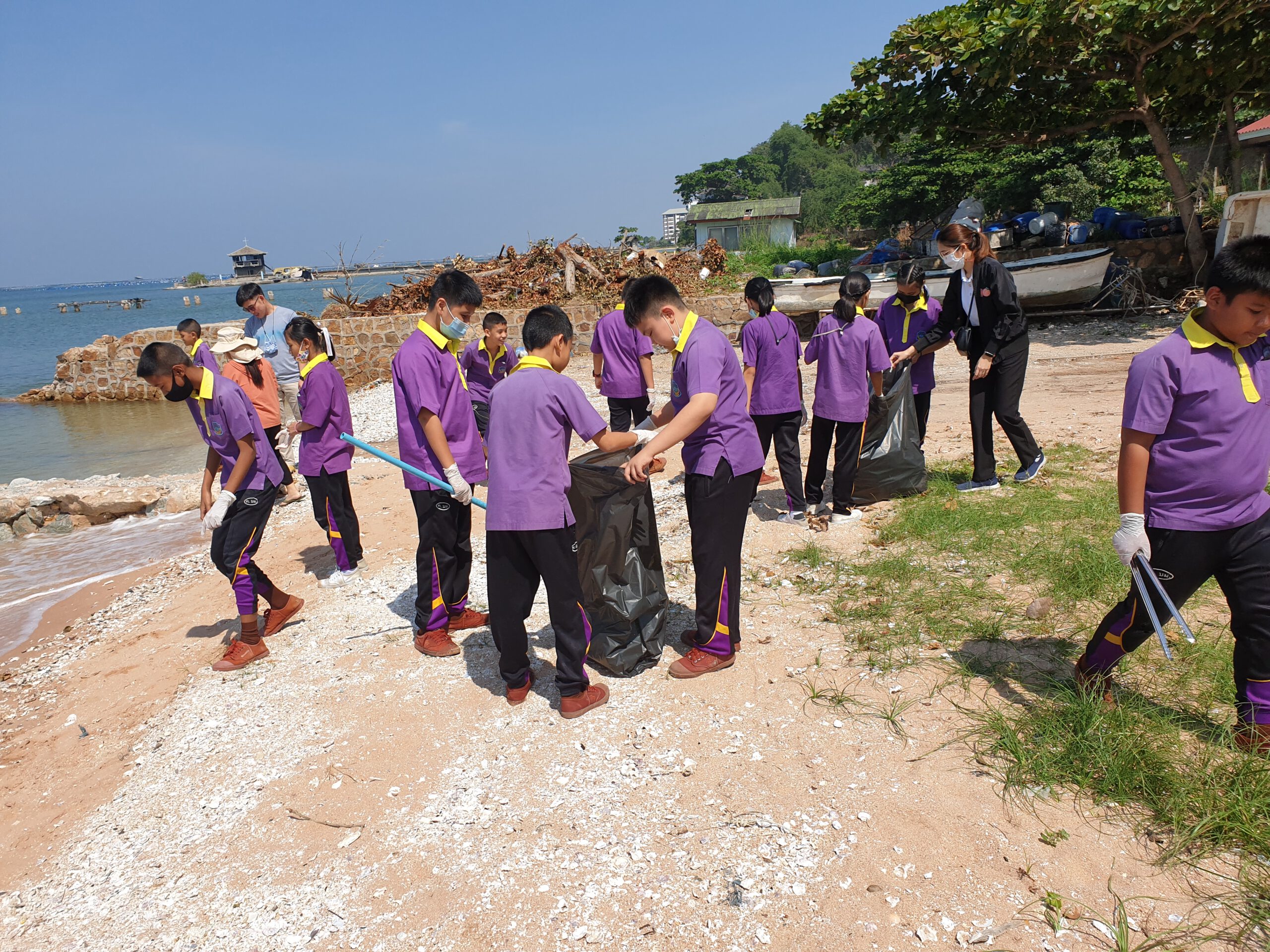 Raising the awareness of waste sorting and recyclable waste management ...